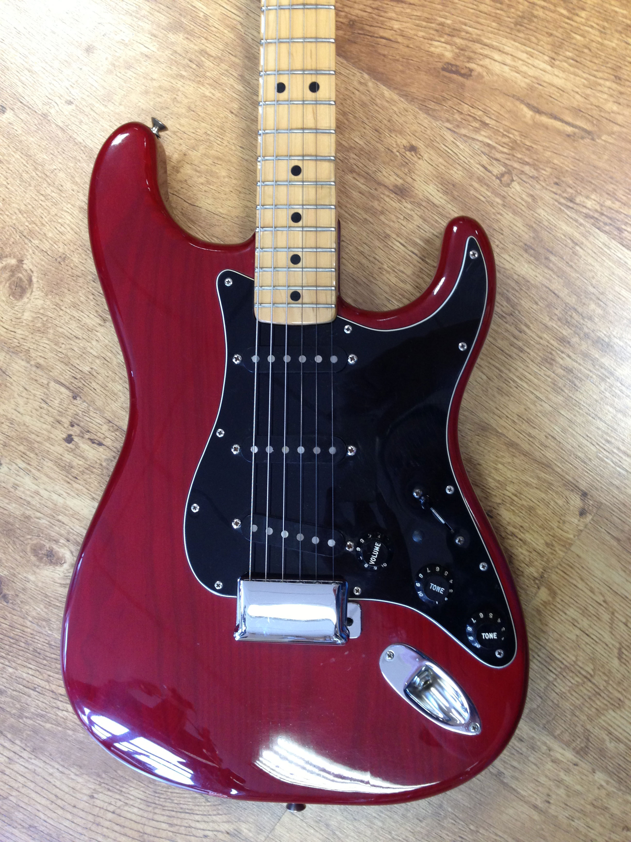 Fender Stratocaster-Stratocaster-1979-Trans Red