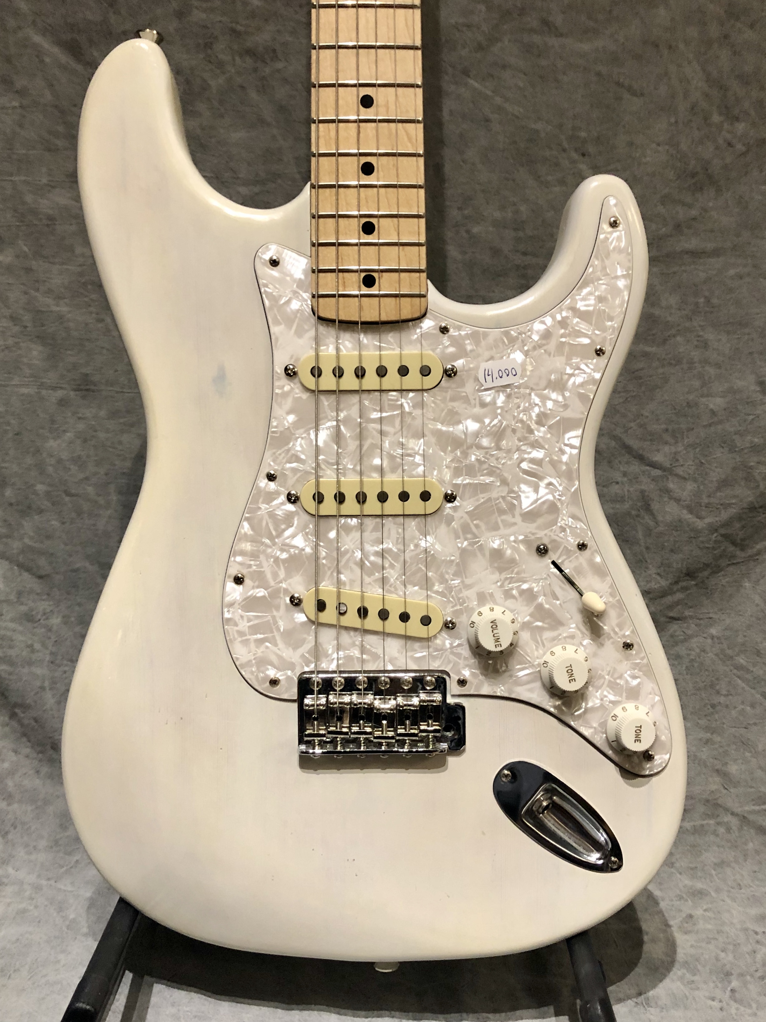 Twang Twang 2010's White Guitar For Sale Twang